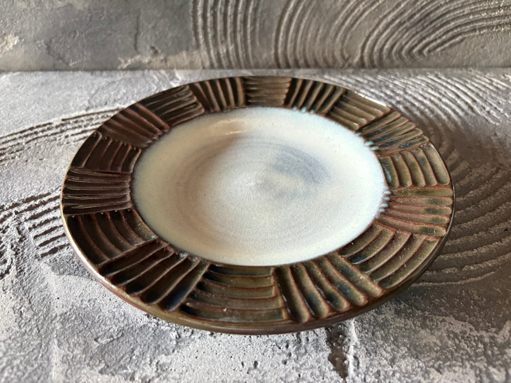 やすとし窯【兵庫】坂西康俊 鎬 掛け分け 7寸リム皿3 – UTSUWA HIYORI